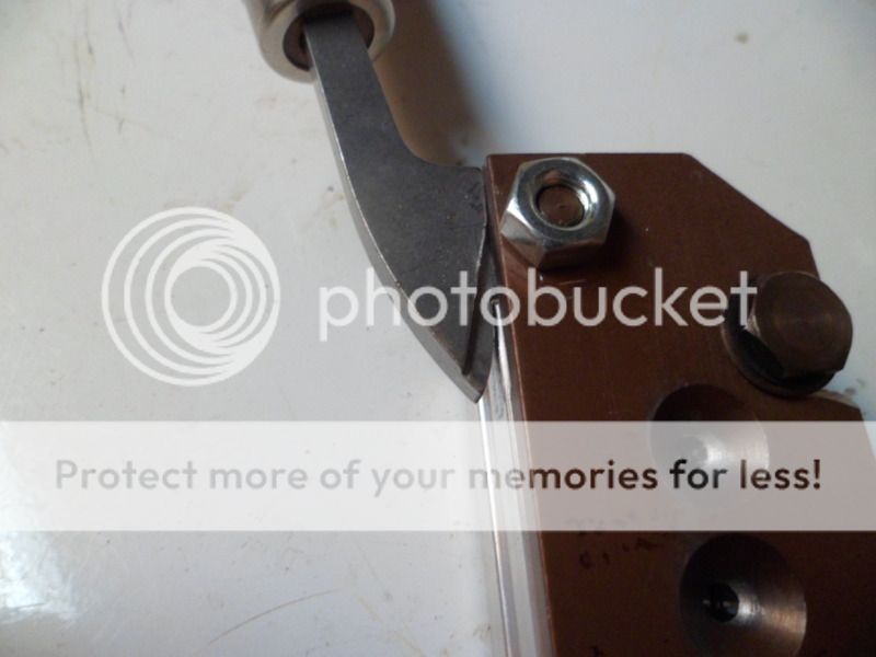 Modifications to a Lee 6 cavity mold for easier sprue cutting