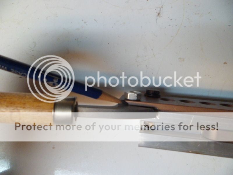 Modifications to a Lee 6 cavity mold for easier sprue cutting