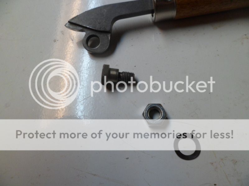 Modifications to a Lee 6 cavity mold for easier sprue cutting