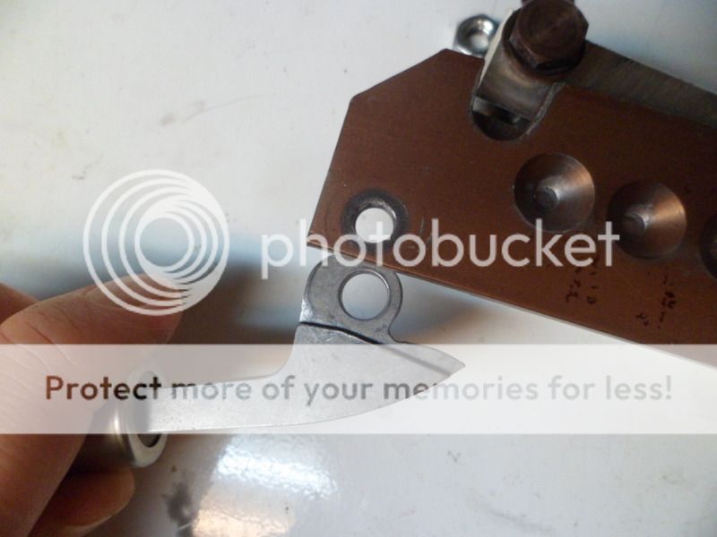 Modifications to a Lee 6 cavity mold for easier sprue cutting