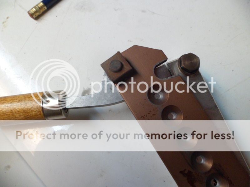 Modifications to a Lee 6 cavity mold for easier sprue cutting